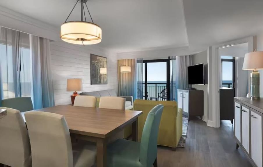 Sun & Fun! Ocean View, Indoor/outdoor Pools, Lazy River, Mini Golf & Fitness - Myrtle Beach