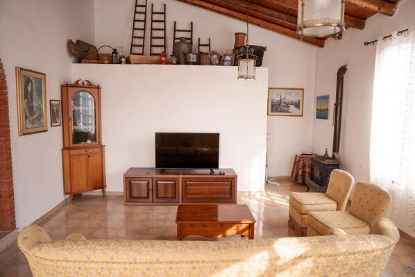 Spacious Villa With a Large Veranda and Pool, Solarino: Hotel Reviews ...