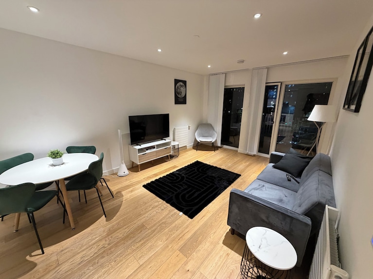 Stunning Spacious Apartment Near Central London - Barking