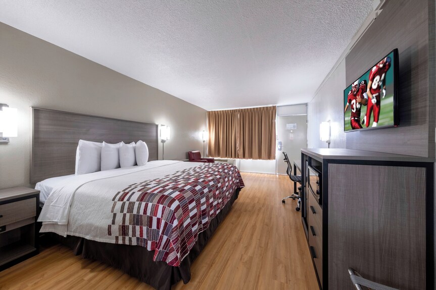 Comfortable King Bed Stay Perfect For Exploring Monticello And Charlottesville - Charlottesville, VA