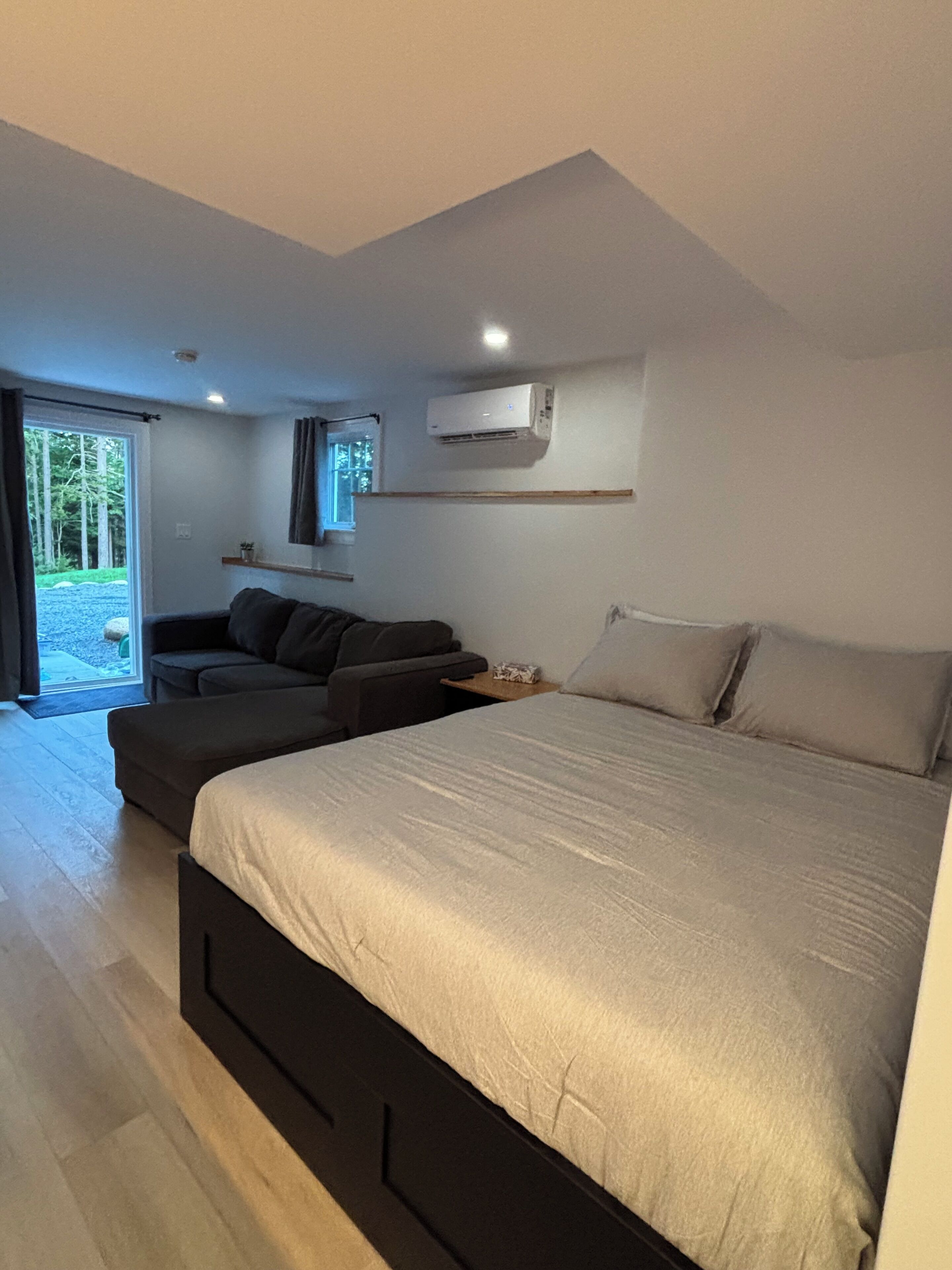 Cozy Meadowbroo Studio - Trails & Beaches Close By! - Bridgewater