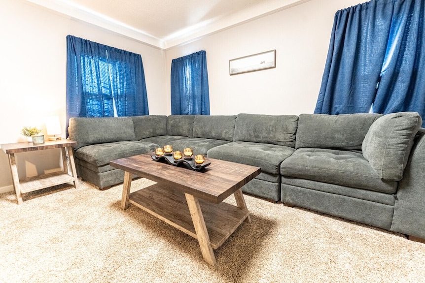 Comfortable 3-bedroom Home In A Great Central Location - 디어본