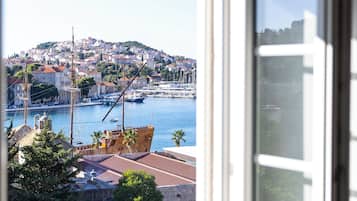 Quarto Duplo de Luxo, vista para o mar | Cofre no quarto, ferro/tábua de engomar, Wi-fi grátis