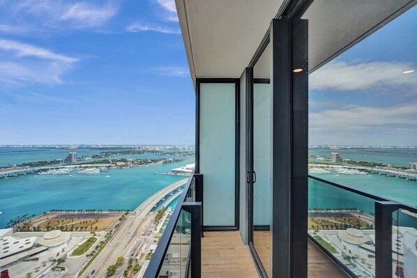 Luxury Miami Studio with Balcony Reviews, Deals & Photos 2026 - Expedia ...