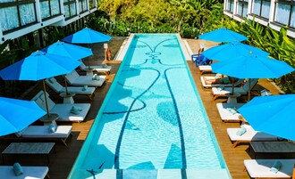 Estúdio Deluxe, vista para a piscina | Vista do quarto