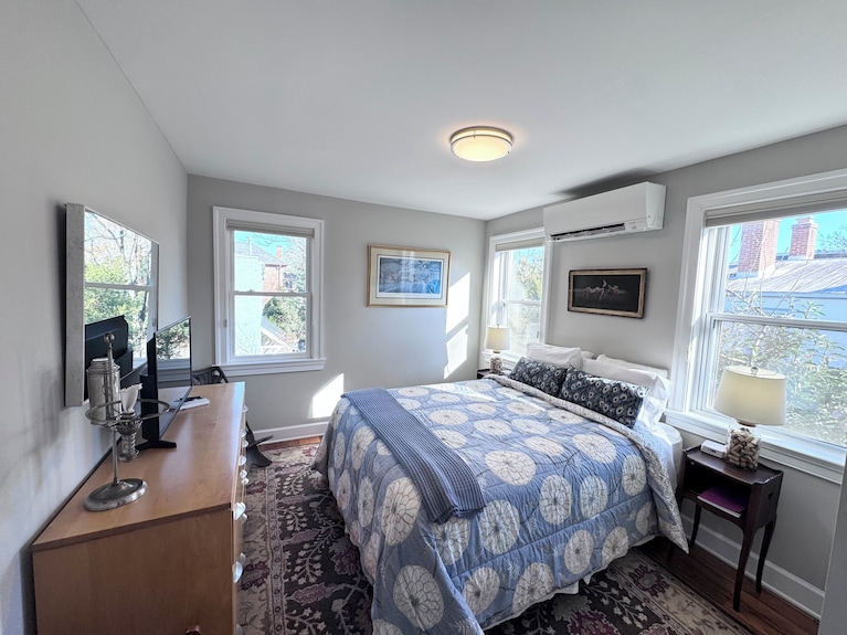 Cozy 1-bedroom In Old Town Center With Kitchenette & Parking Pass - Alexandria, VA