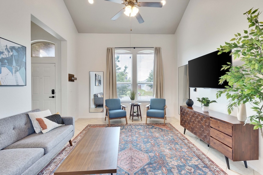 Luxury 4br/2.5ba Home / Ev Charger / Pool Access - Buda, TX