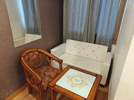 Estúdio de Luxo, vista para o jardim | Sala de estar