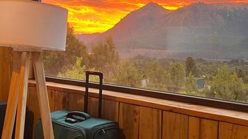 Bungalow Deluxe | Cofre no quarto, Wi-fi grátis