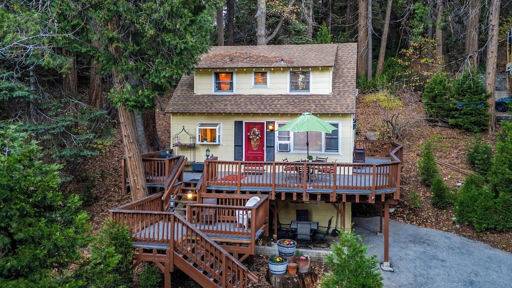 Minutes To Lake Arrowhead Village Cozy & Secluded Cedar Cove By Avantstay - Lake Arrowhead, CA