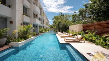 2 piscinas exteriores