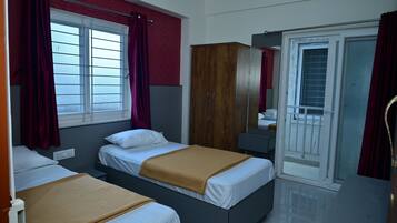 Quarto Duplo Deluxe, Vista para a cidade | Ferro/tábua de engomar, Wi-fi grátis