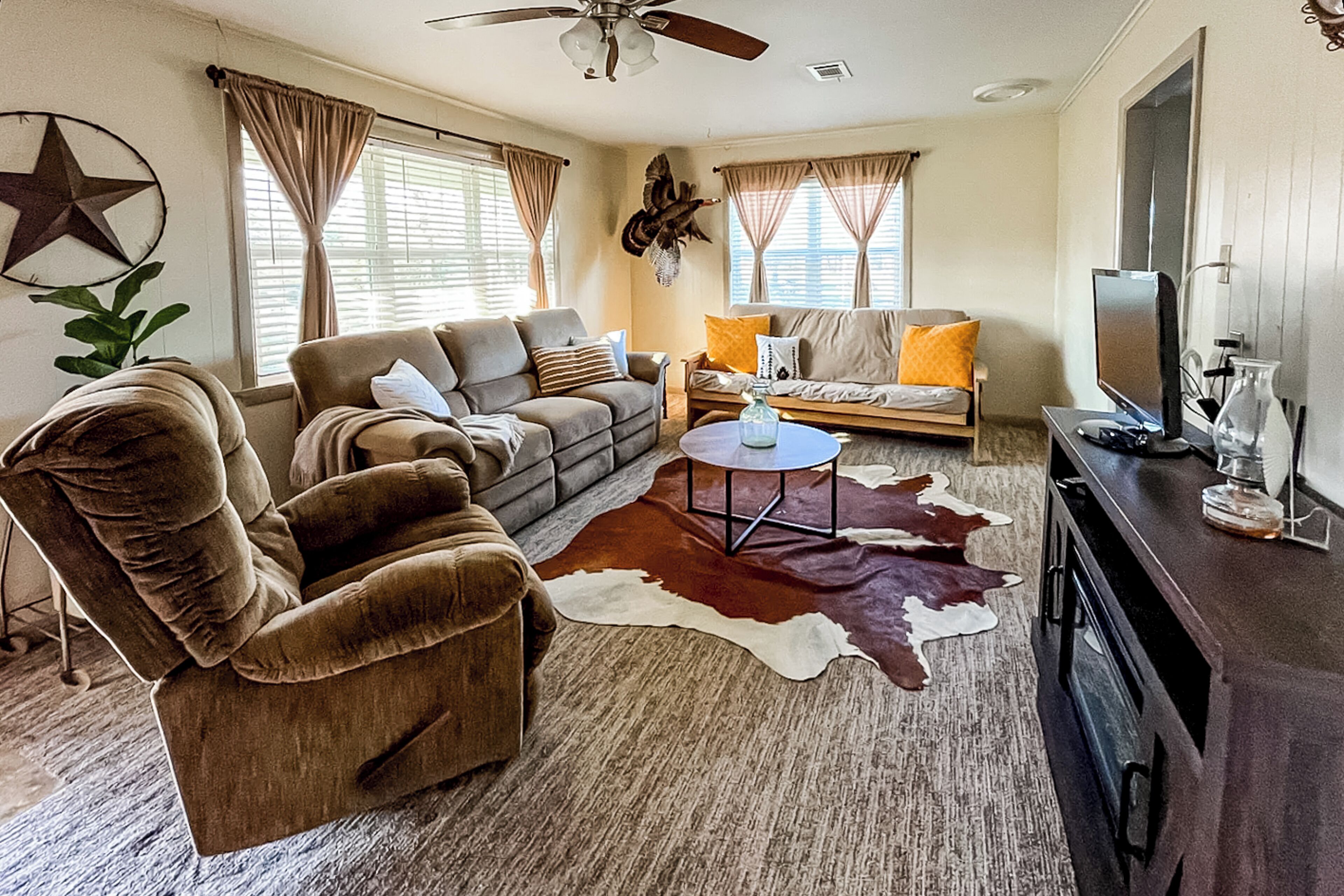 Fenced Yard! Peaceful Retreat In Smithville - Smithville, TX