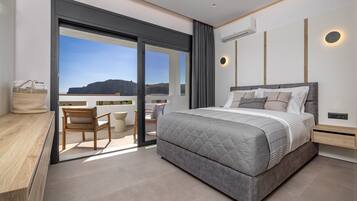 Vila superluxo, piscina particular, vista para a piscina | Cofres nos quartos, cortinas blackout, quartos à prova de som