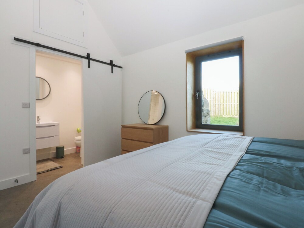 TITHE BARN LODGE, pet friendly, with a garden in Malltraeth ...