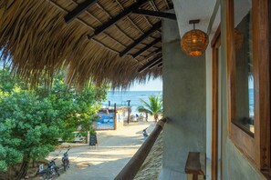 Quarto júnior, sacada, vista parcial para o mar | Terraço/pátio