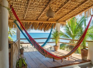 Apartamento conforto, sacada, vista para o mar | Terraço/pátio