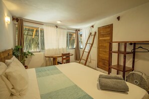 Quarto júnior, vista para o mar | Cofres nos quartos, Wi-Fi de cortesia