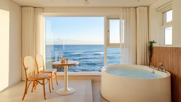 Donghae Badadam Ocean View Spa Pool Vill - Donghae-si