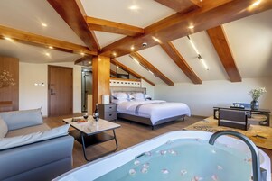 Quarto casal panorâmico, vista para o jardim | Comodidades do quarto