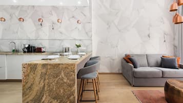 Apartamento (1) | Sala de estar | TV de ecrã plano