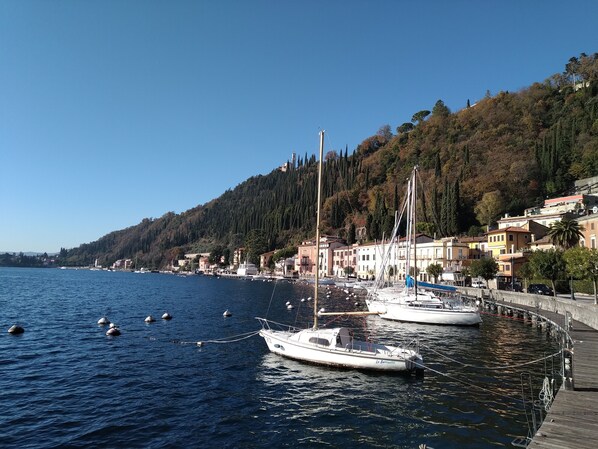 Horizon Modern, central apartment, open space and lake view Reviews ...