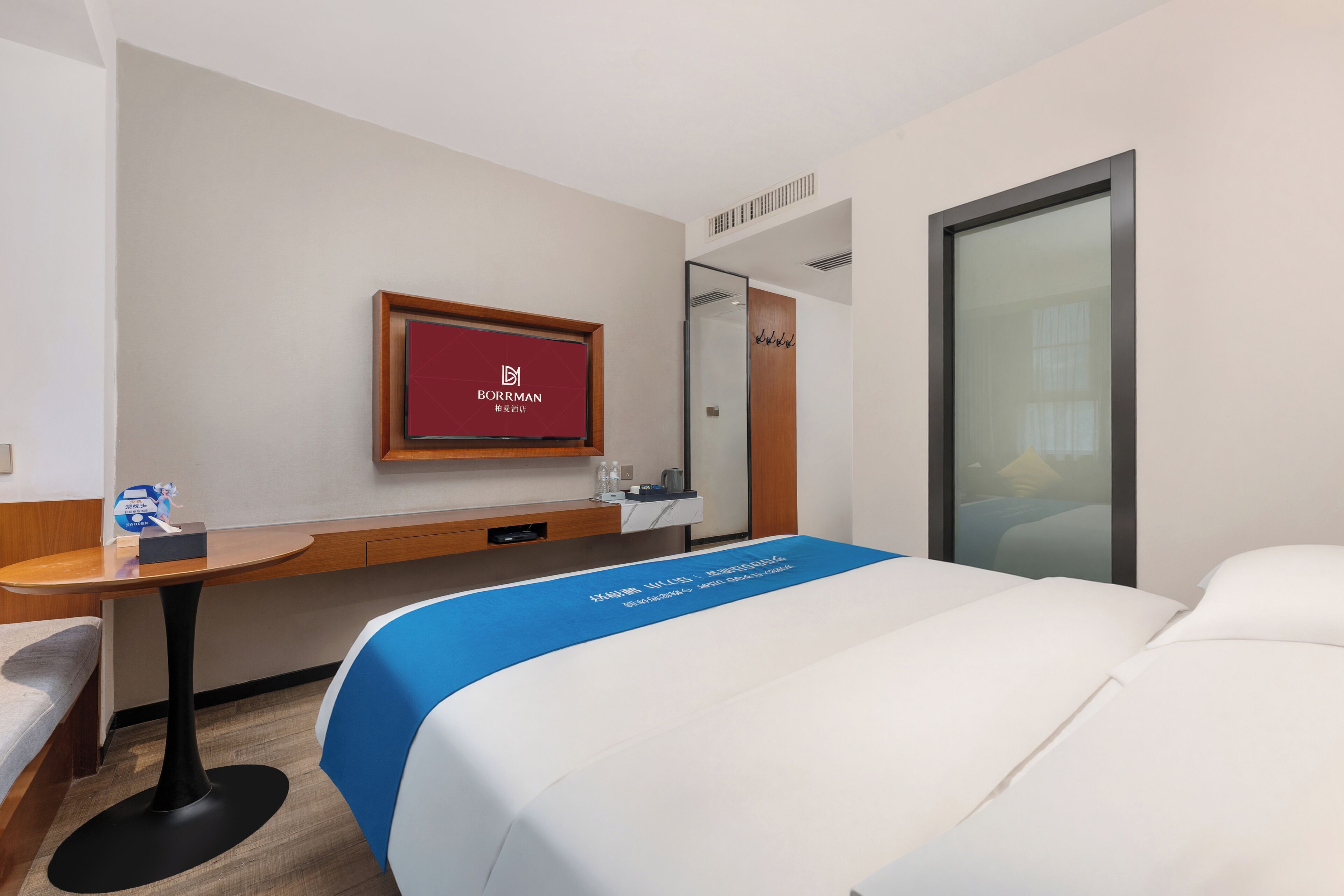 Quarto Duplo Superior, serviço de limpeza e arrumação, Vista para a cidade | Secretária adequada para computadores portáteis, Wi-fi grátis 