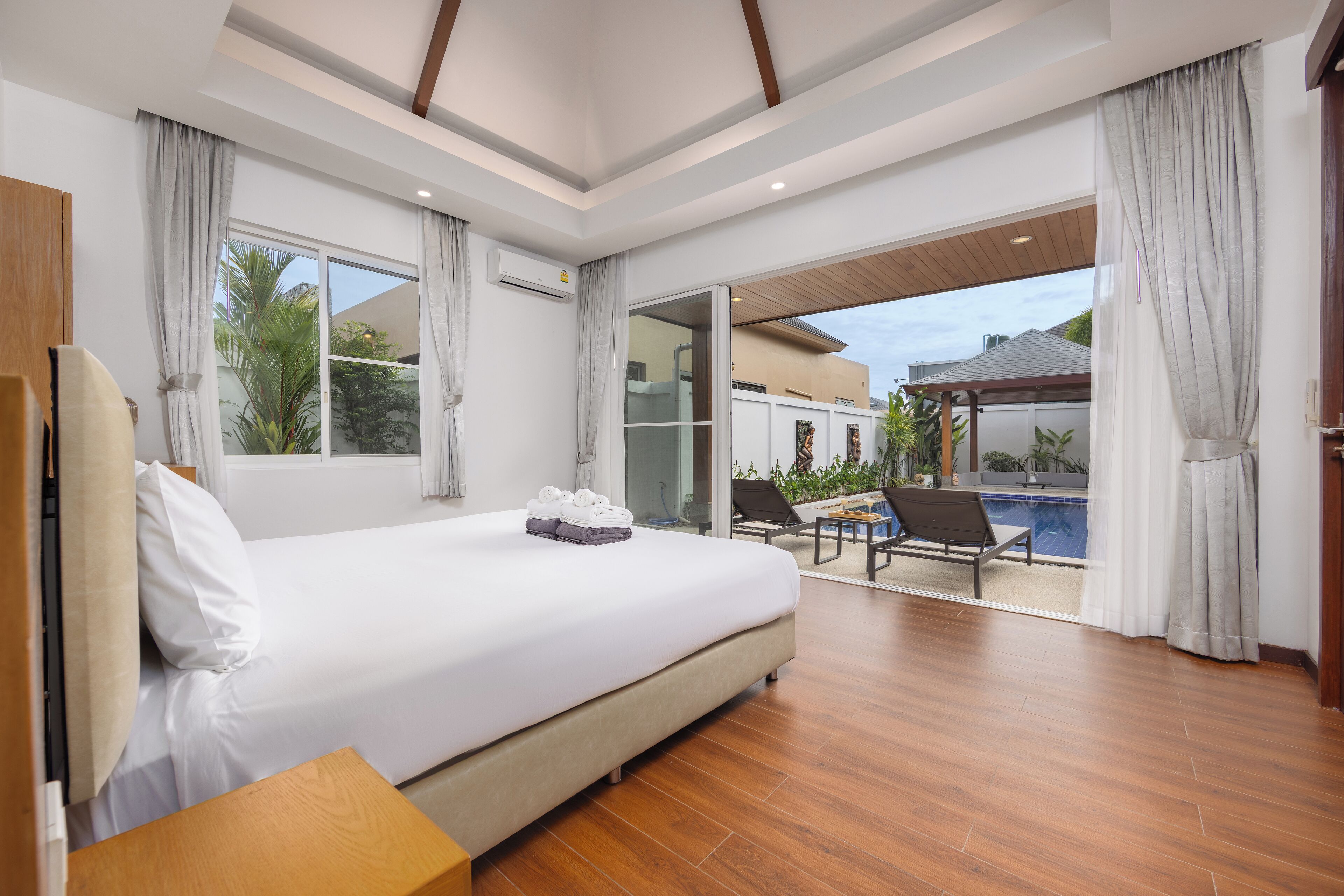 Villa Design, 2 quartos, piscina privativa, vista para a piscina | Cofre no quarto, ferro/tábua de engomar, Wi-fi grátis 