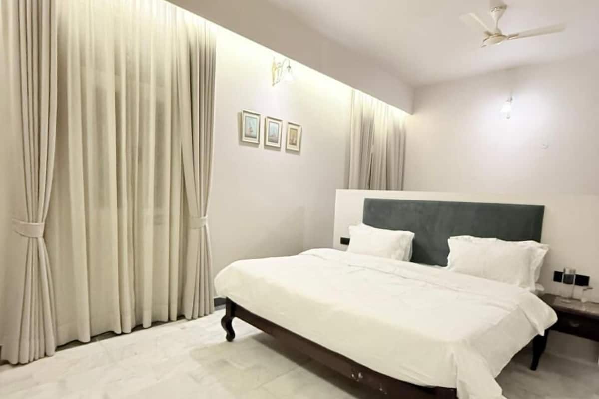 Quarto casal clássico, vista para a colina