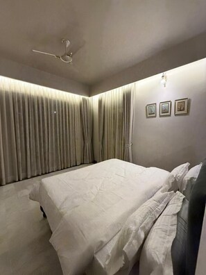 Quarto casal luxo, vista para a piscina