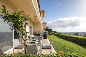 Apartamento, 2 quartos, acesso à piscina | Varanda