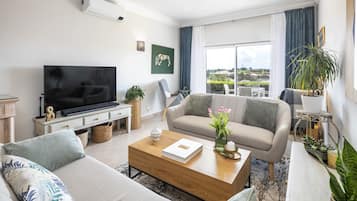 Apartamento, 2 quartos, acesso à piscina | Sala de estar