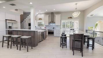 Casa | 6 quartos, internet de alta velocidade