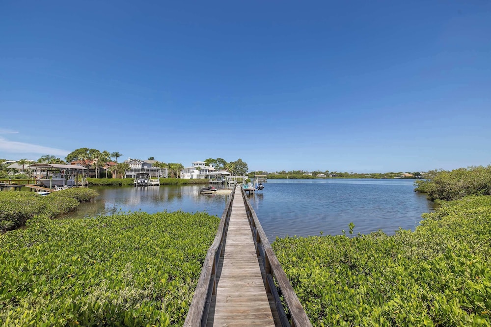 4b Waterfront Game Room Pool Hot Tub Dock - Dunedin, FL