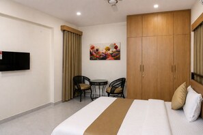Apartamento Deluxe, 2 quartos | Secretária, cortinas/cortinados opacos, quartos insonorizados 