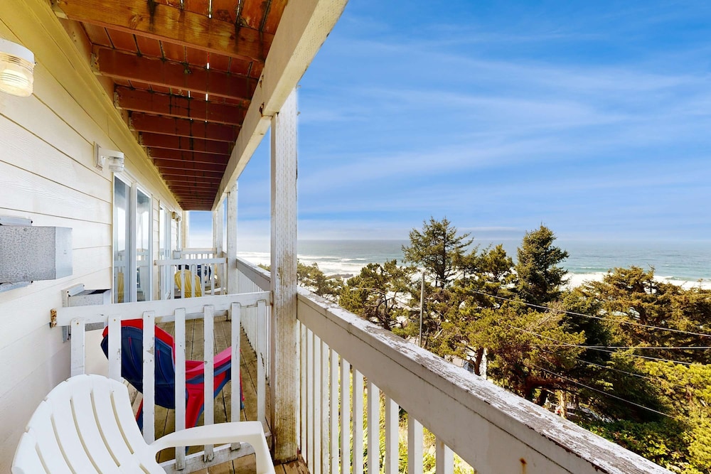 Dog-Friendly Studio with Free WiFi, Ocean Views & Easy Beach Access ...