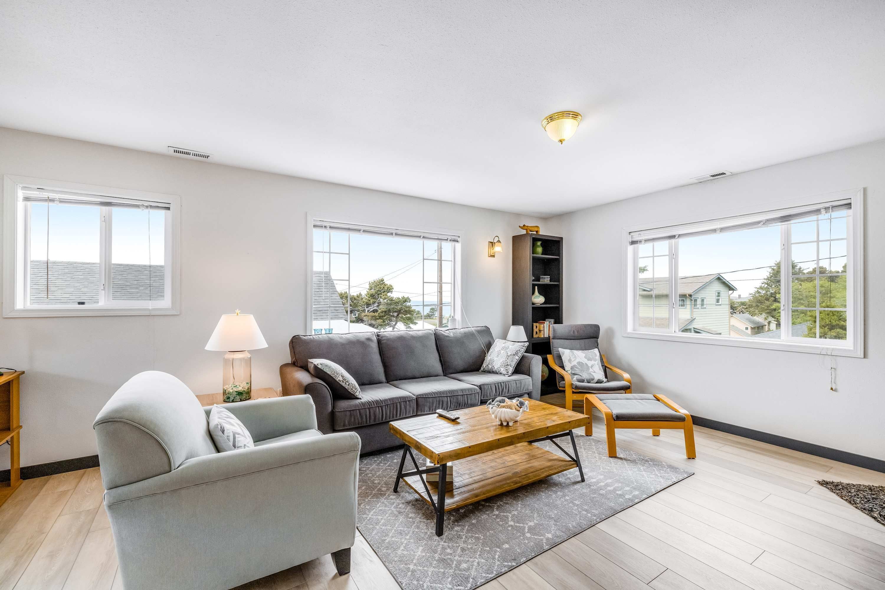 Inviting Haven With Large Yard Wifi And Partial Ocean View Steps To Beach - Lincoln City, OR