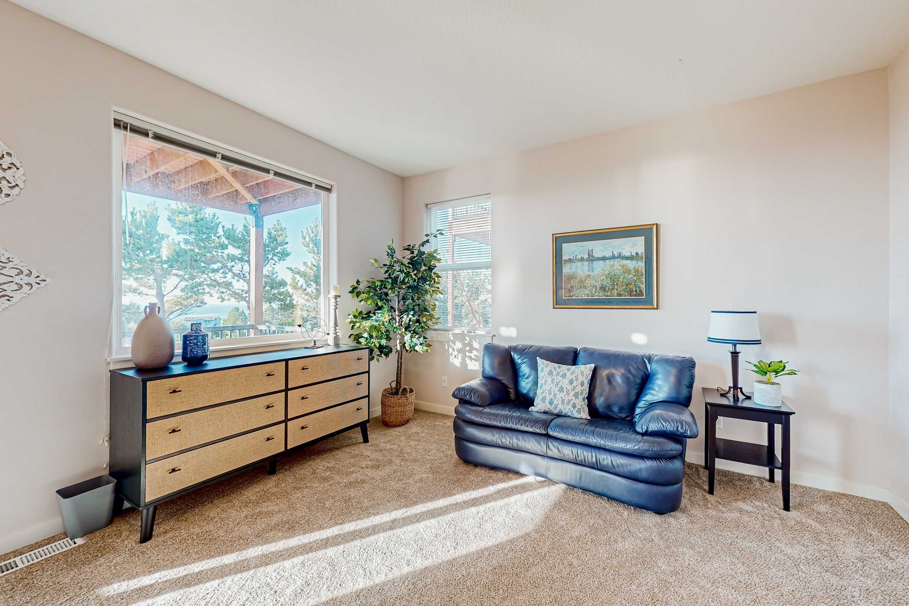 Spectacular Ocean View Home With Fireplace And Large Decks Dog Friendly - Oceanside, OR