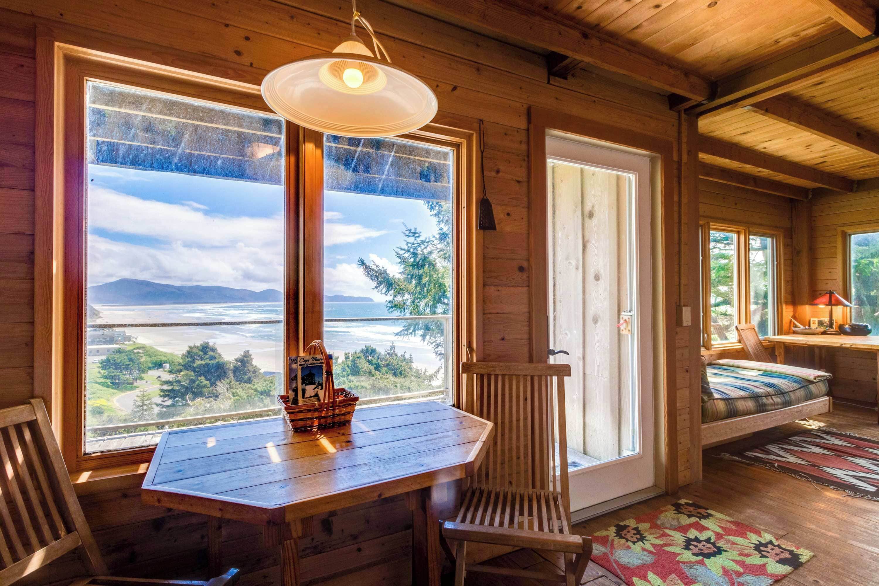 Hand Built Gem With Two Large Decks And Incredible Views 1 4 Mile To The Beach - Oceanside, OR