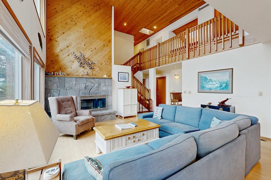 Beautiful Home Above Maxwell Point With Huge Balcony And Stunning Ocean Views - Oceanside, OR
