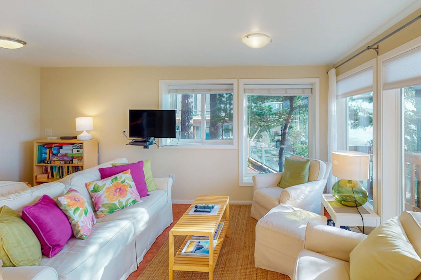 Perfect Oceanside Getaway With Magnificent Ocean Views And Beach Nearby - Oceanside, OR