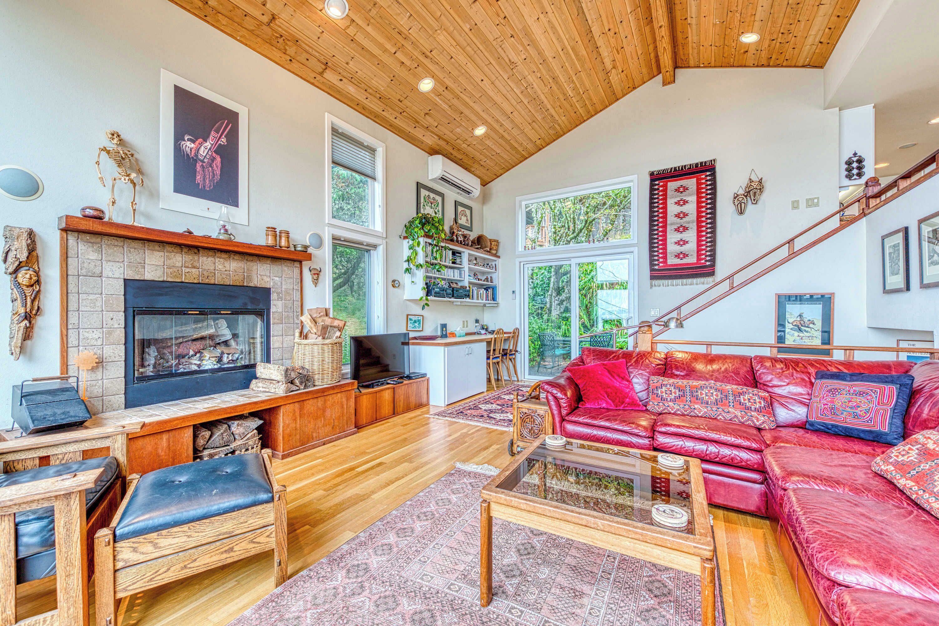 Hillside Home With Exceptional Ocean View Near The Beach Dog Friendly - Oceanside, OR