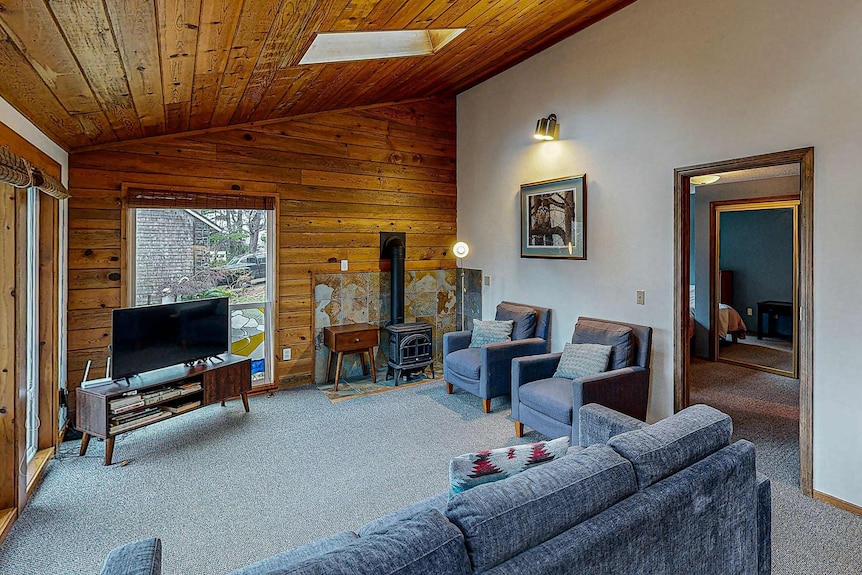 Woodsy Retreat Near The Beach With Wifi Washer Dryer And Gas Fireplace - Tillamook, OR