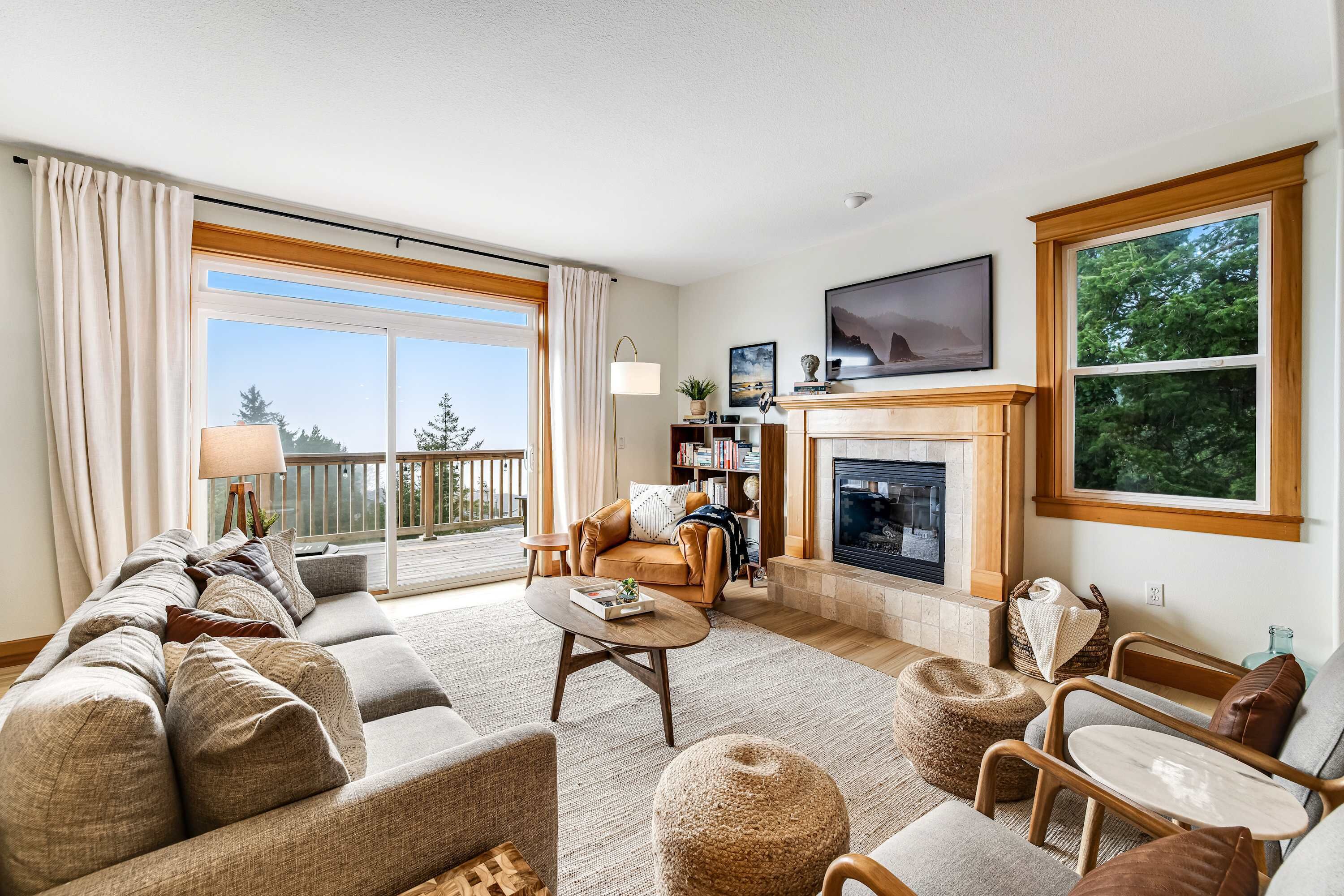 Dog Friendly Home With Ocean Views Deck Washer Dryer Grill And Fireplace - Oceanside, OR