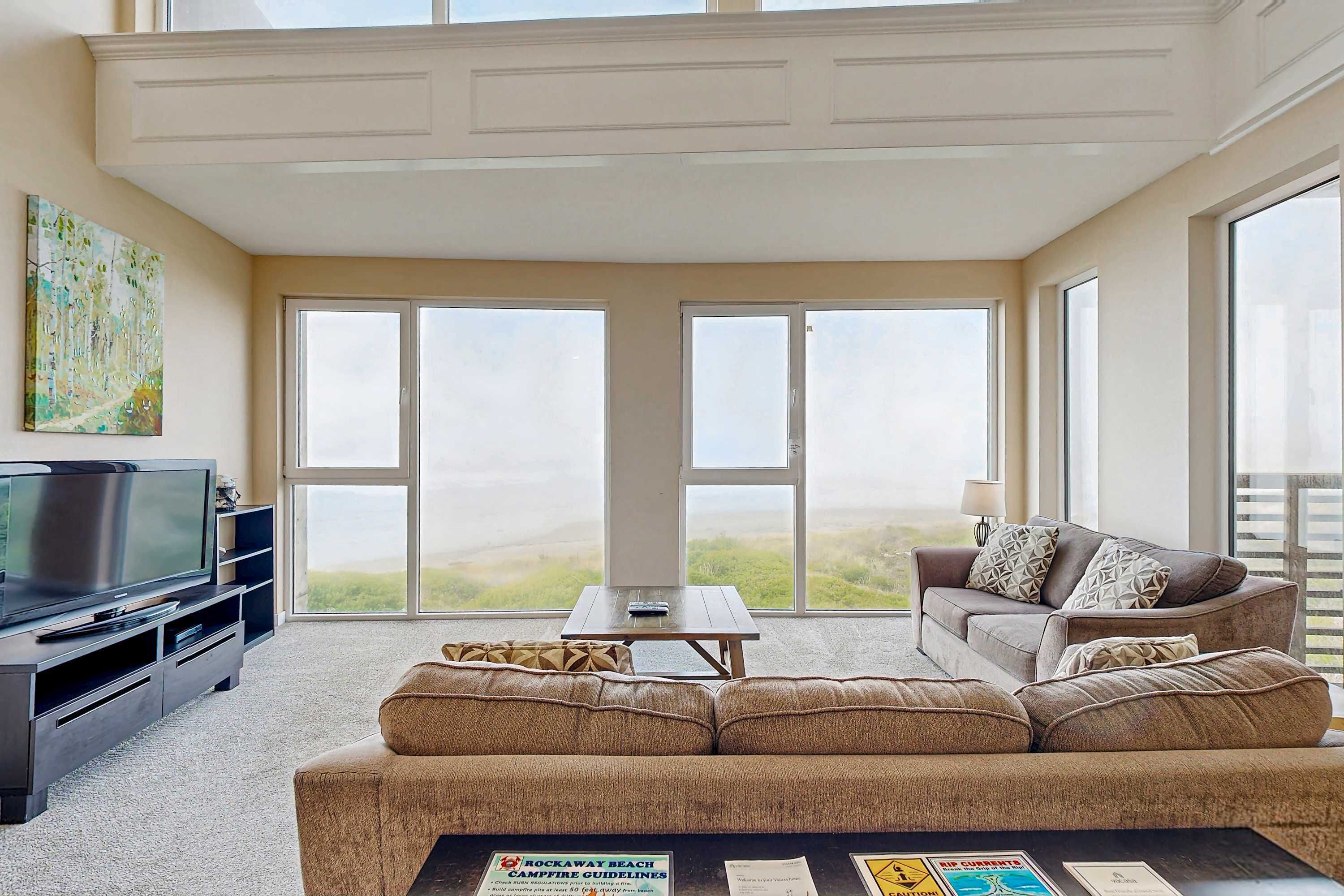 Modern Waterfront Condo Right On The Pacific Ocean Dogs Welcome - Manzanita, OR