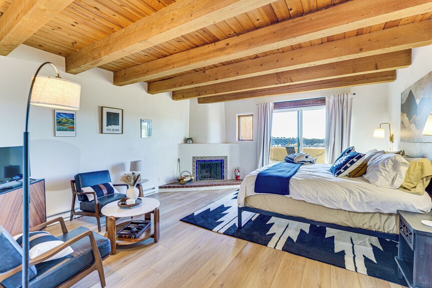 Solera Lodge: Family Friendly Basecamp With Amazing Views - University of New Mexico, San Cristobal