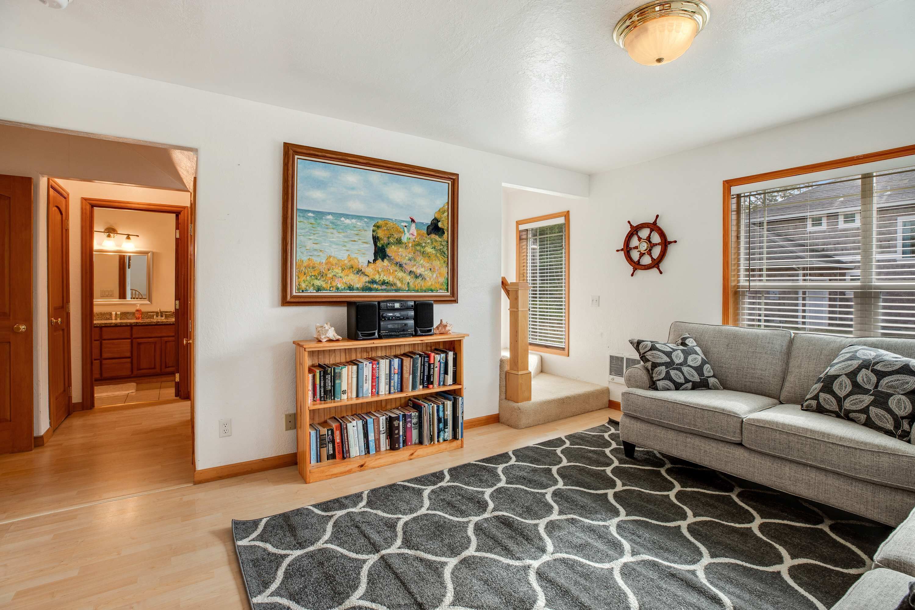 Comfortable Home With A Private Game Room Blocks From The Beach - Rockaway Beach, OR