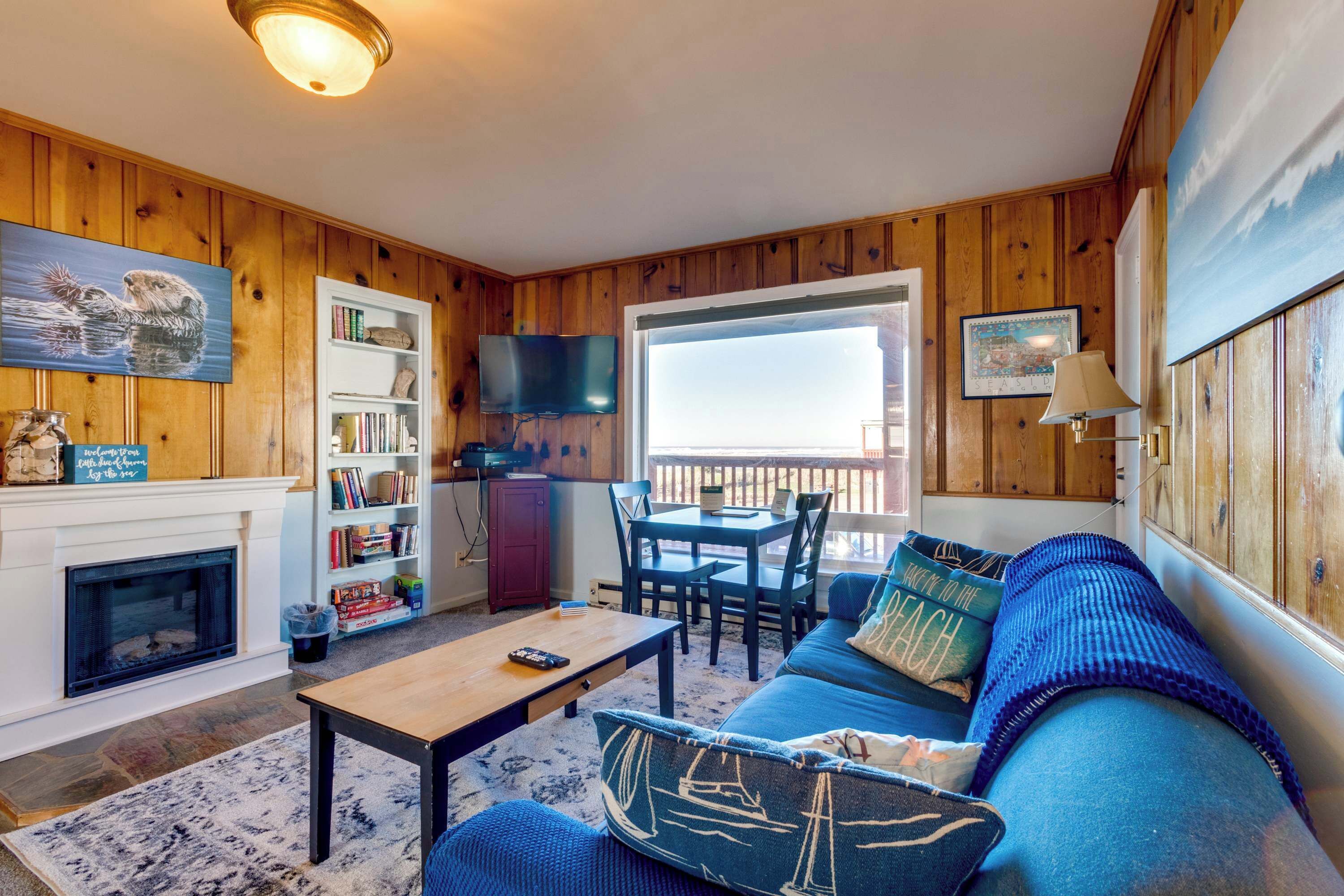 Dog Friendly Waterfront Condo With Ocean Views Moments From The Beach And Town - Rockaway Beach, OR