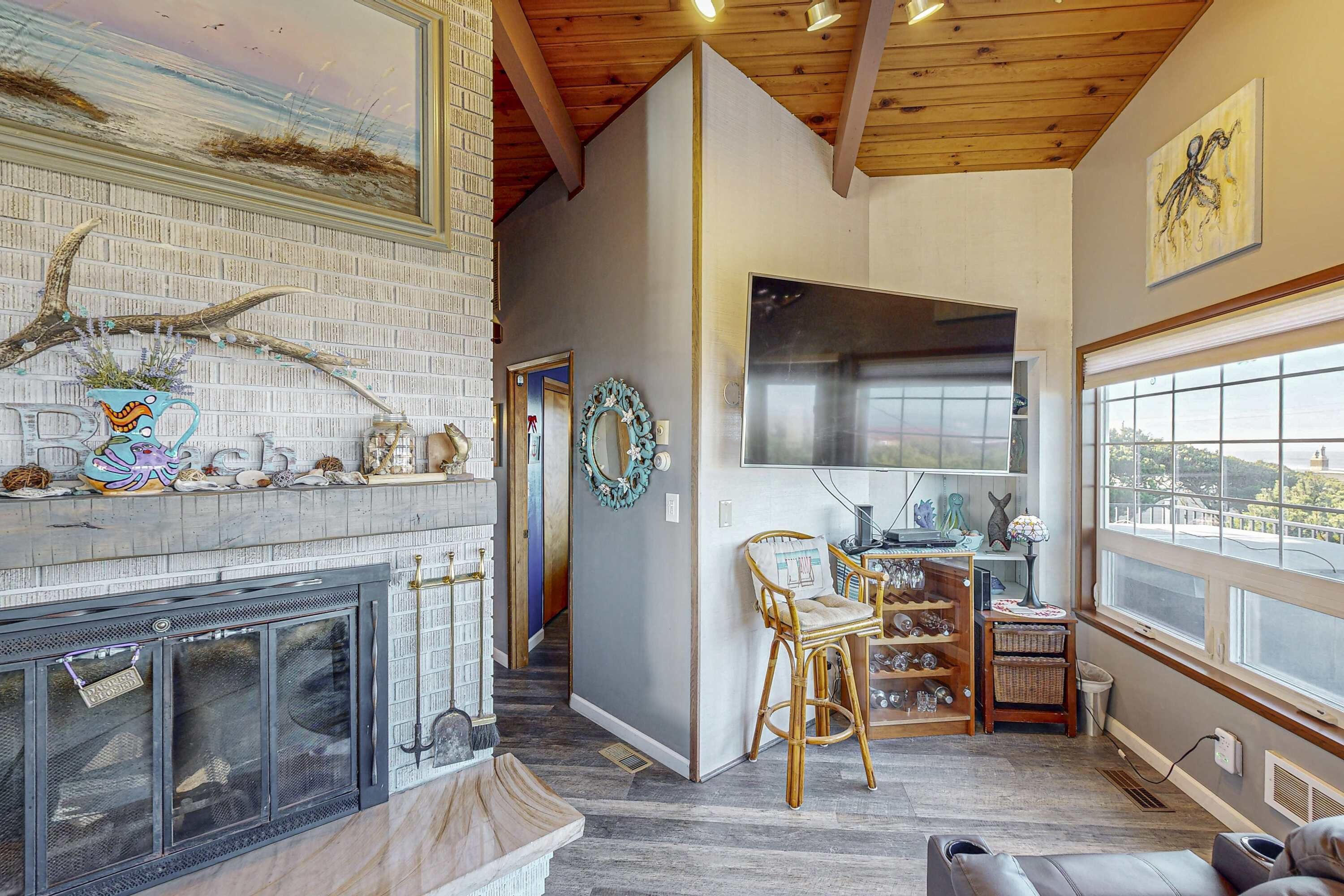 Ocean And Lake View Home With Private Hot Tub 1 2 Block To Beach Dogs Ok - Manzanita, OR