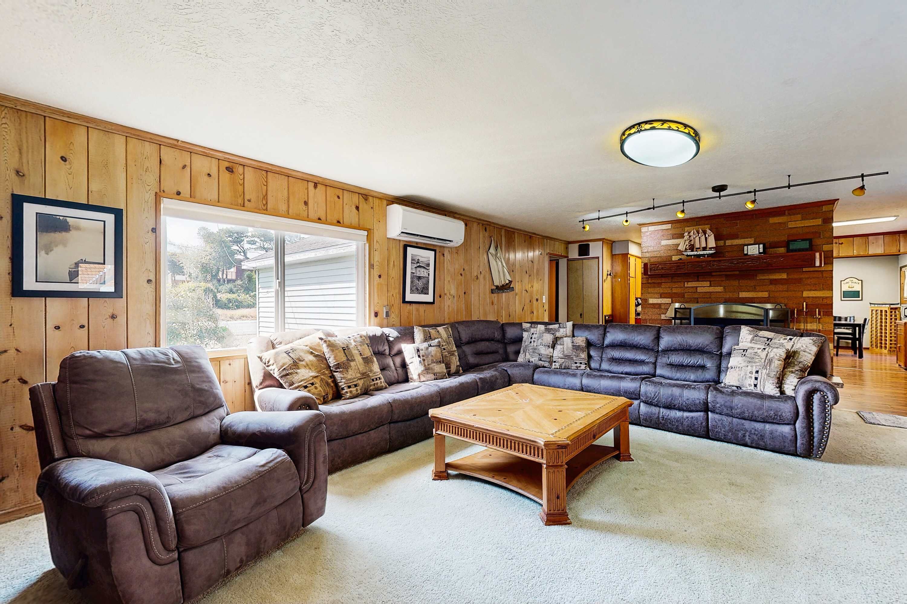 Centrally Located Home With Lake Views, Private Pool & Spacious Deck - Rockaway Beach, OR